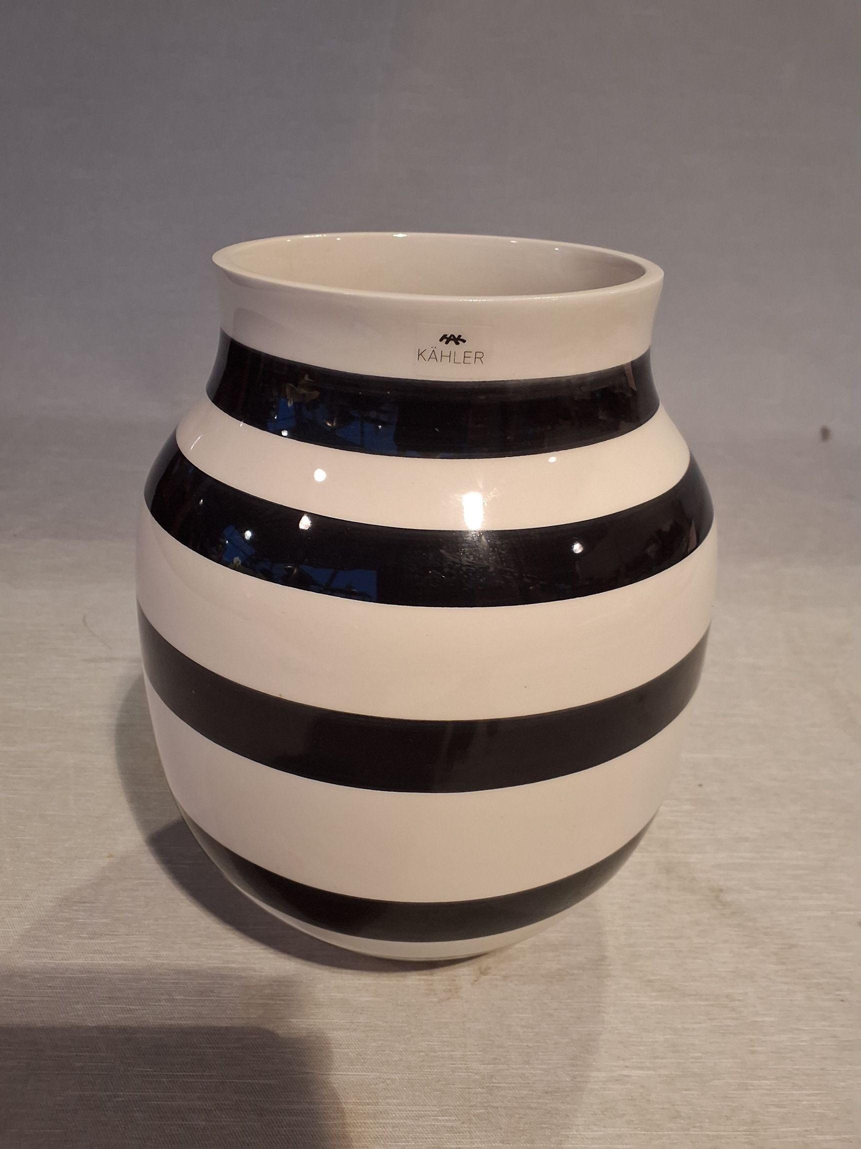 Kæler vase sort/hvid