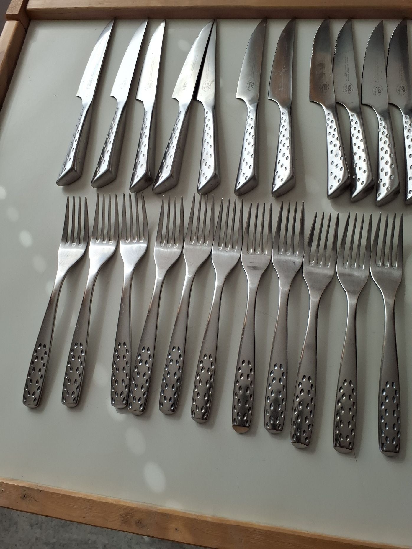 11 Weber knive og gafler sælges pr sæt